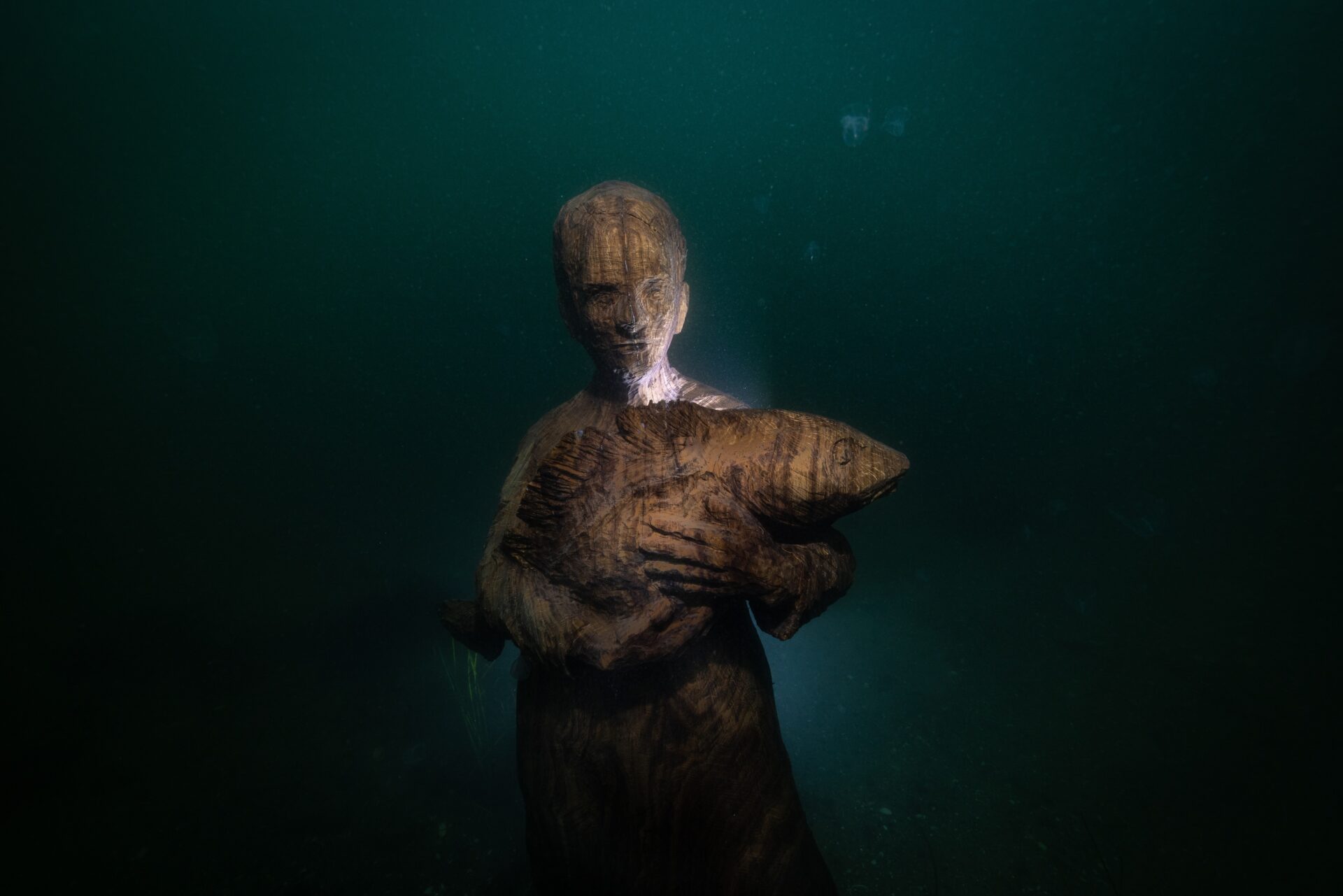 Video: The Voice of the Fish sculpture rises from the ocean to deliver ...